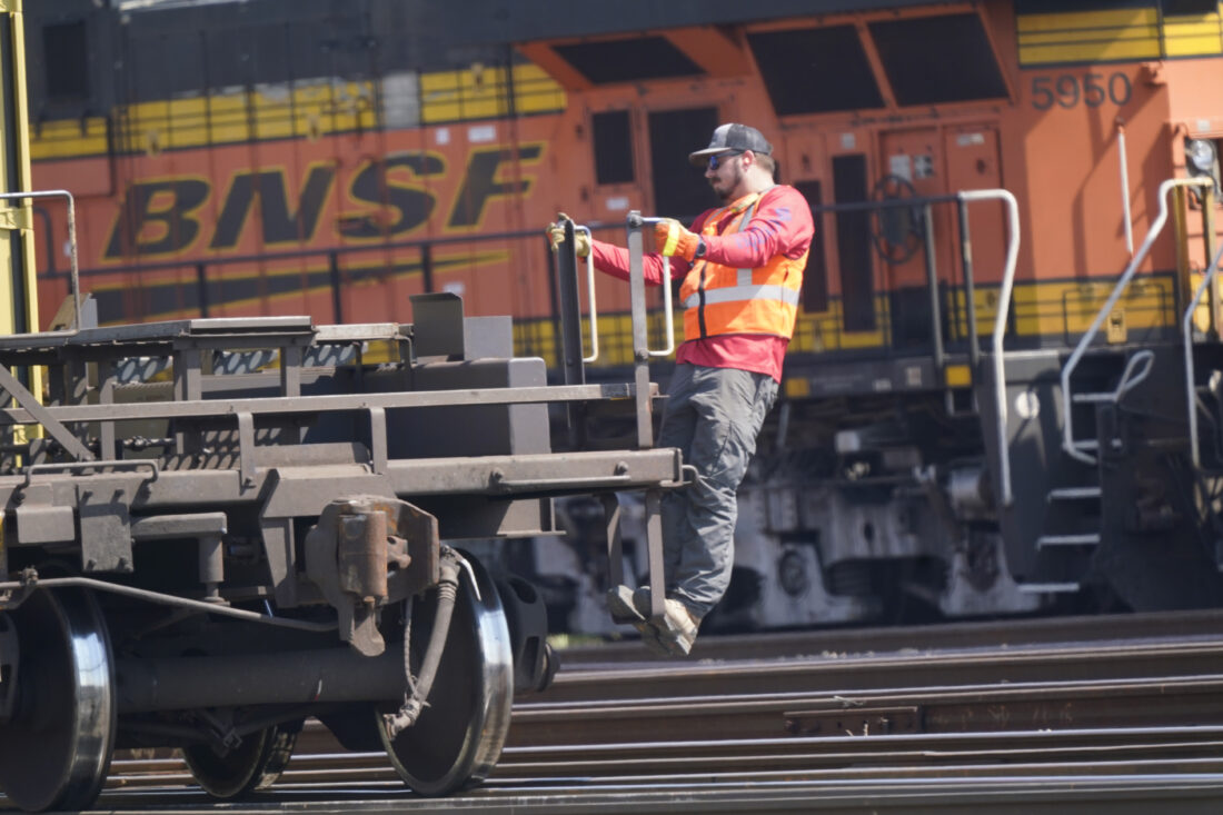 Freight railroads ask that the two-person crews be thrown out | News ...